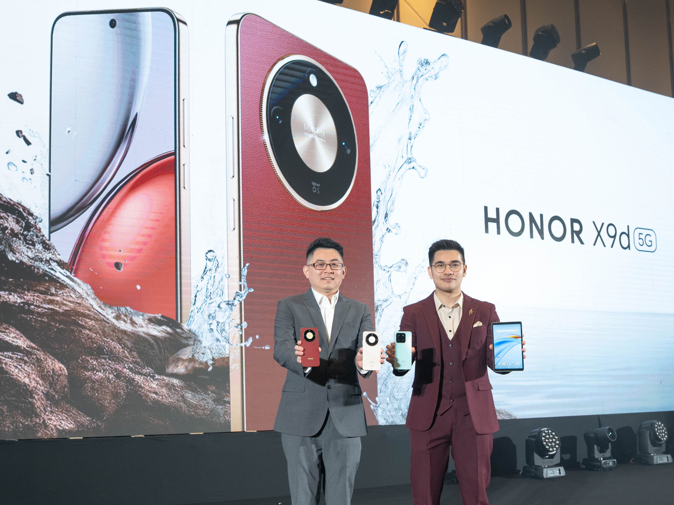 大马售价 RM1499 起！HONOR X9d 5G 发布：业界首创 SGS 三重防护、IP69K 防尘防水、8300mAh 大电池！