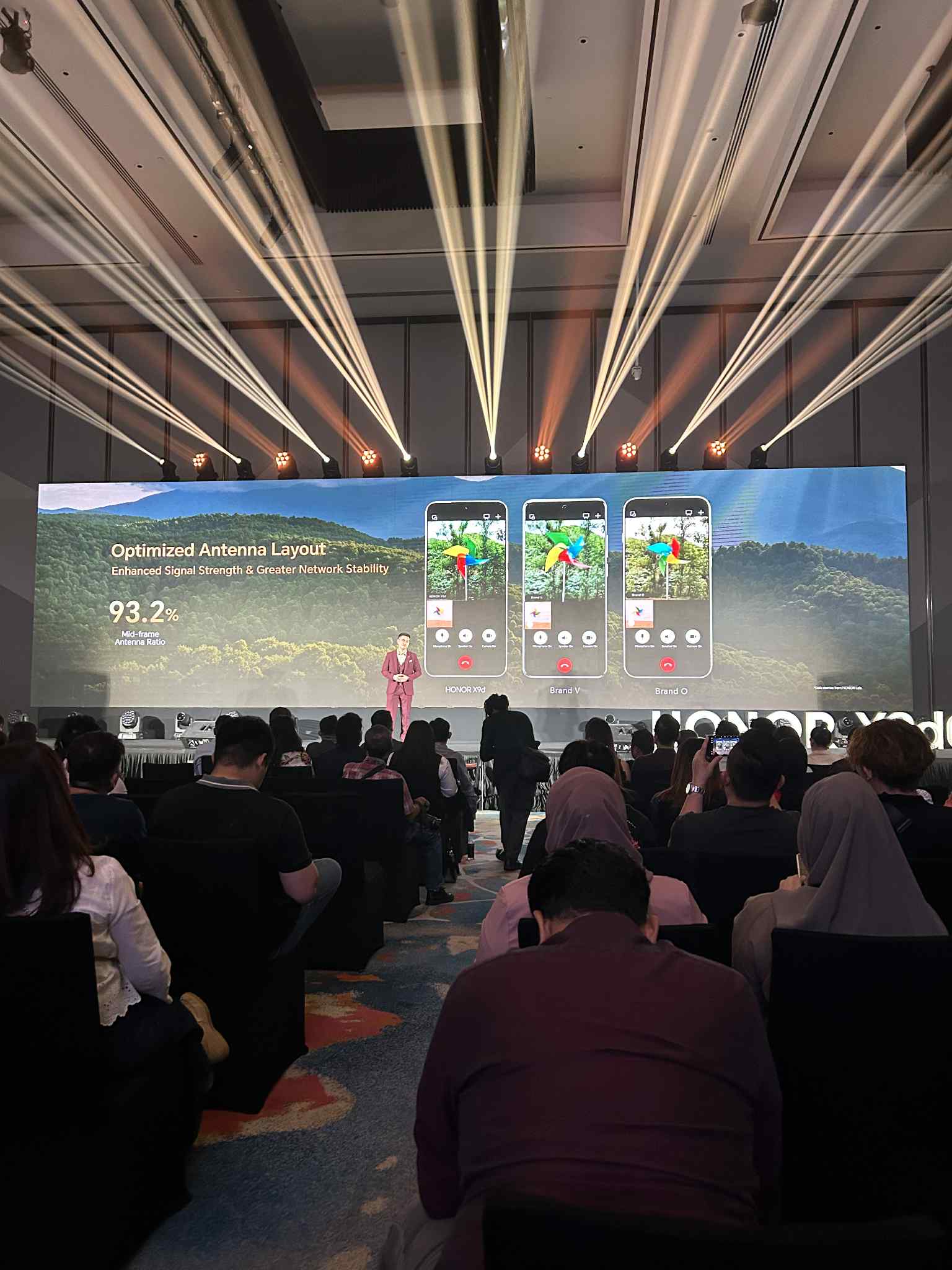 大马售价 RM1499 起！HONOR X9d 5G 发布：业界首创 SGS 三重防护、IP69K 防尘防水、8300mAh 大电池！