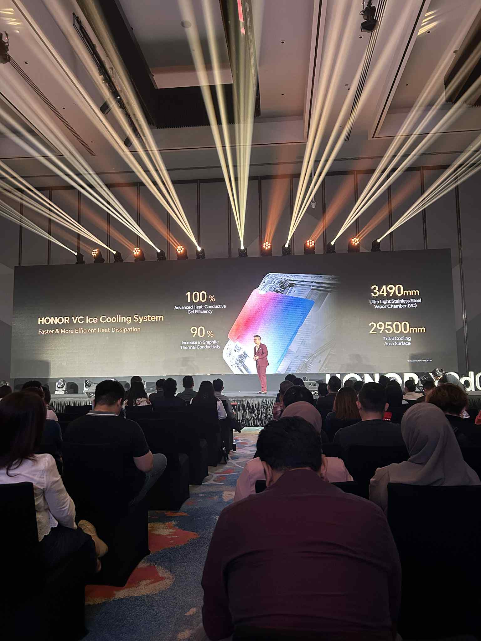 大马售价 RM1499 起！HONOR X9d 5G 发布：业界首创 SGS 三重防护、IP69K 防尘防水、8300mAh 大电池！