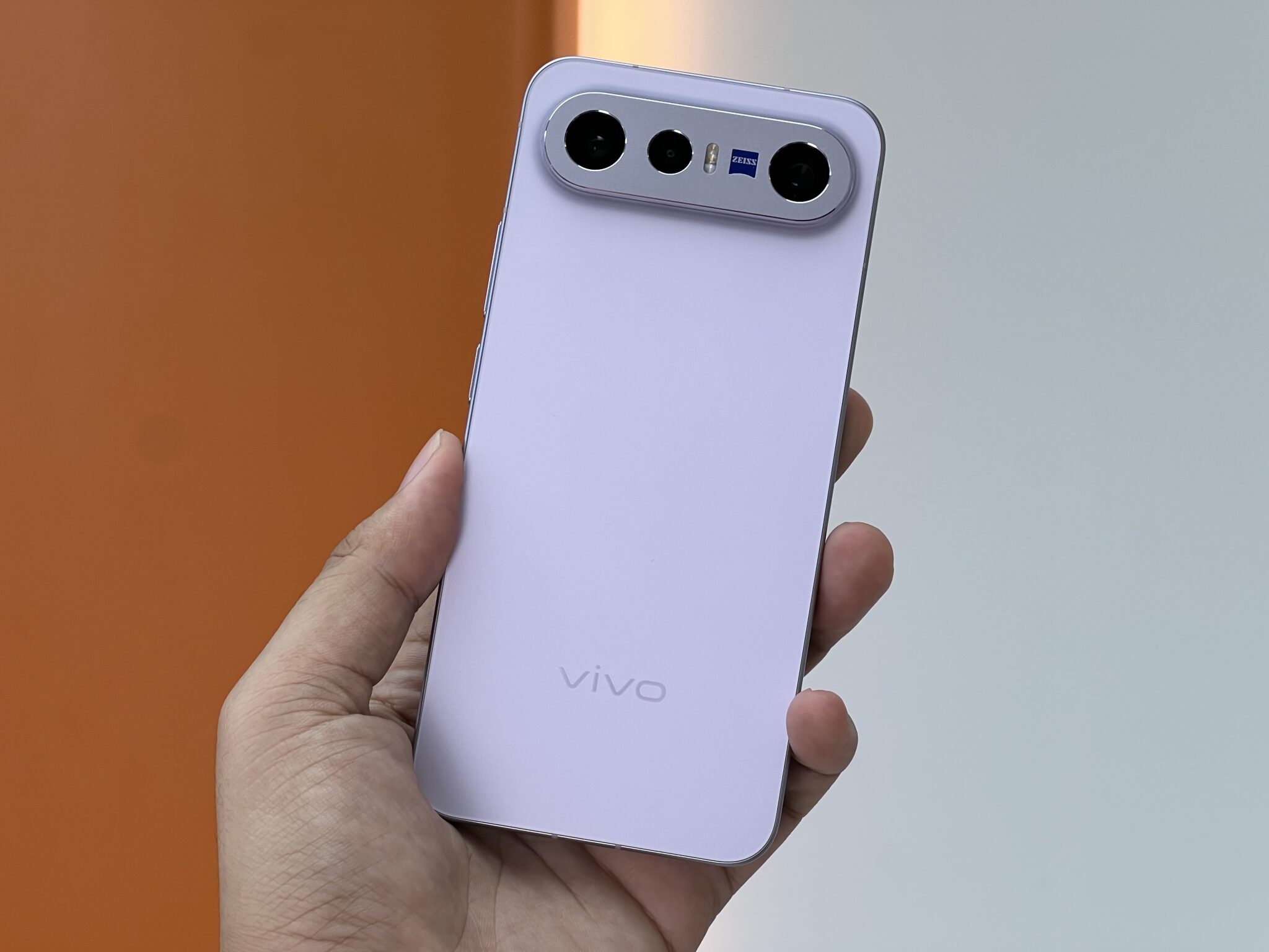 vivo X300 FE评测：小屏轻旗舰，就连“大炮”也很轻！虽是FE但落差不会太明显 - Zing Gadget
